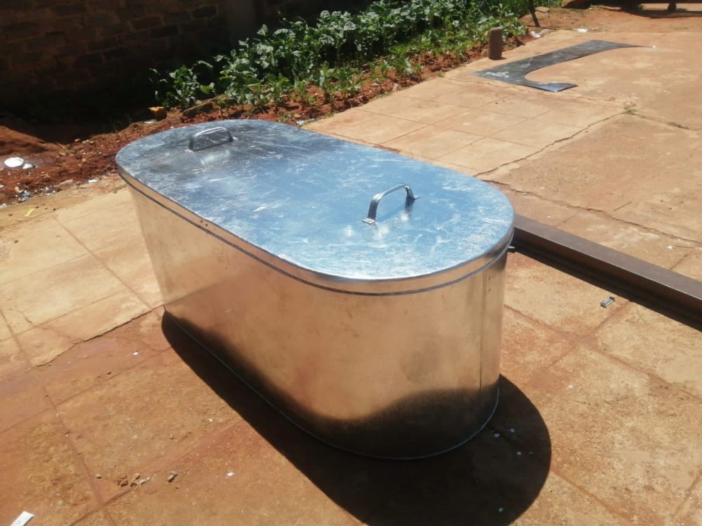 Galvanised Steel Bath Tub .1.5m length x70cm x50cm height x70cm Free ...