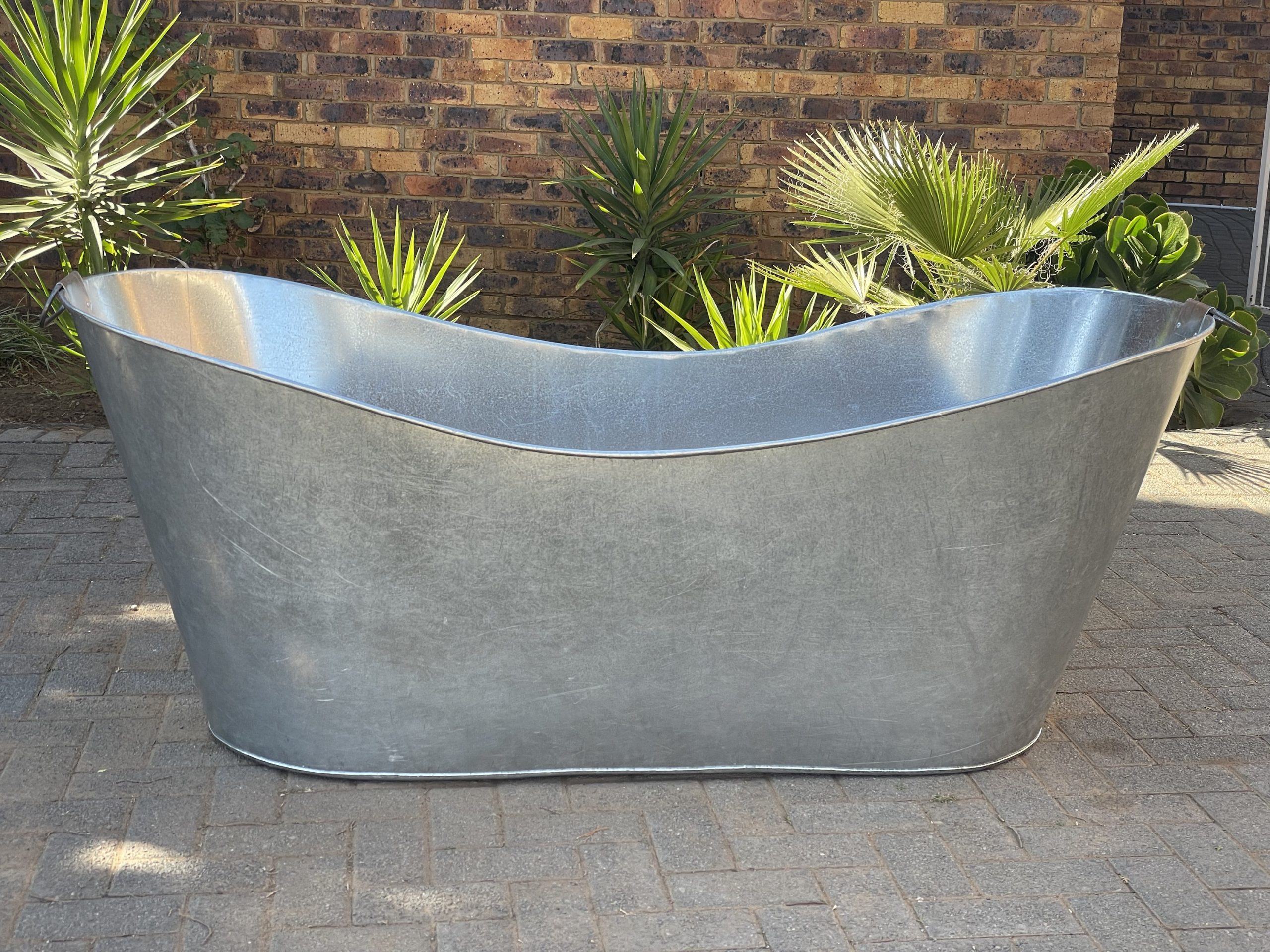 Powder coated white bath tub - Pstinman