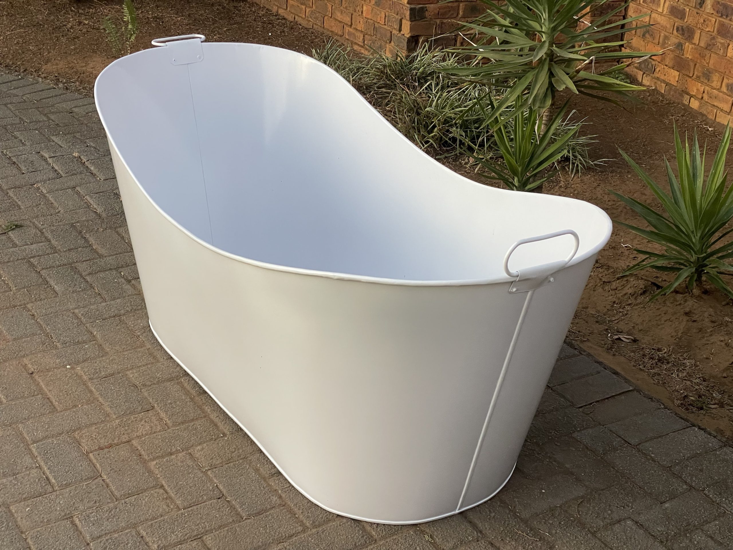 Powder coated white bath tub - Pstinman
